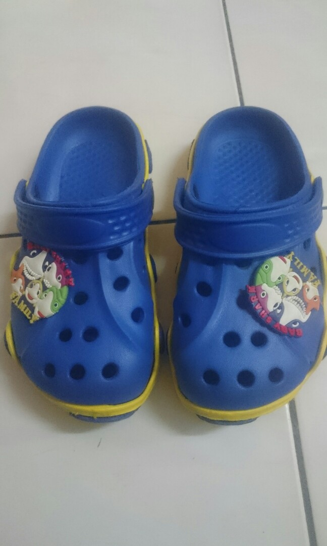 Kasut crocs, Babies & Kids, Babies & Kids Fashion on Carousell