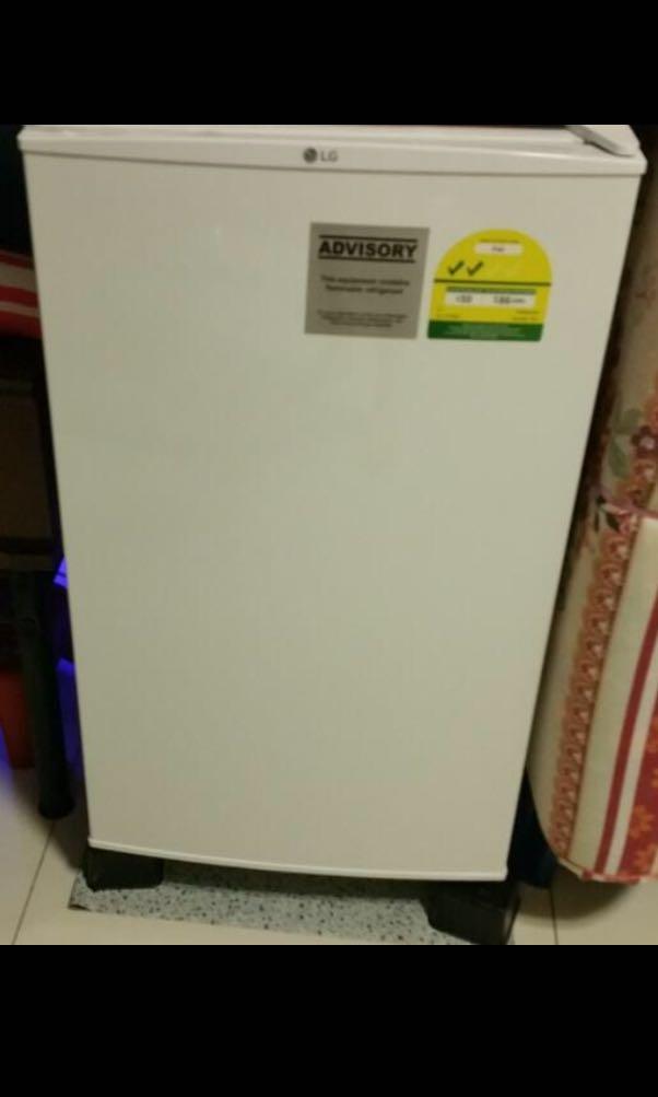 LG mini bar fridge 90L, TV & Home Appliances, Kitchen Appliances ...