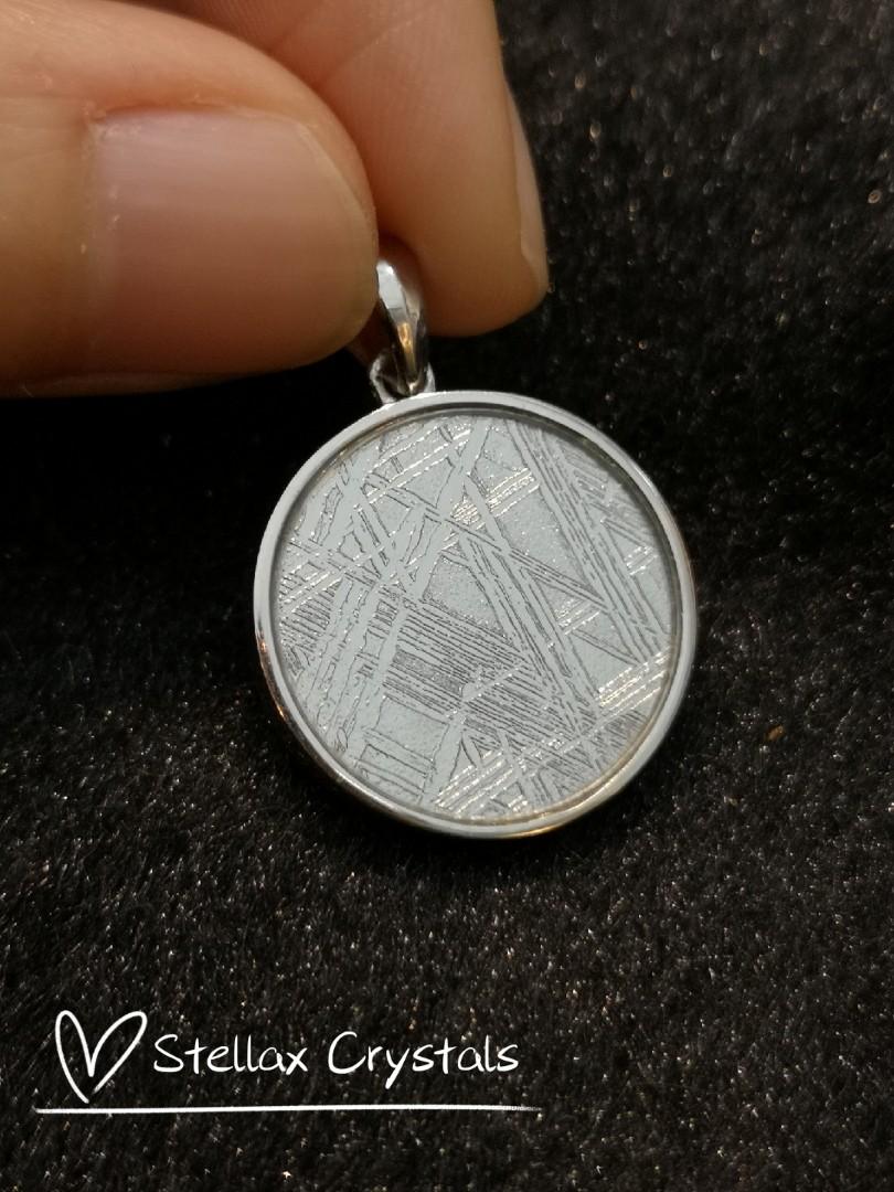 Stellax Crystals 生命之花 天鐵 吊飾, 女裝, 飾物及配件, 寶石、鑽石、水晶 - Carousell