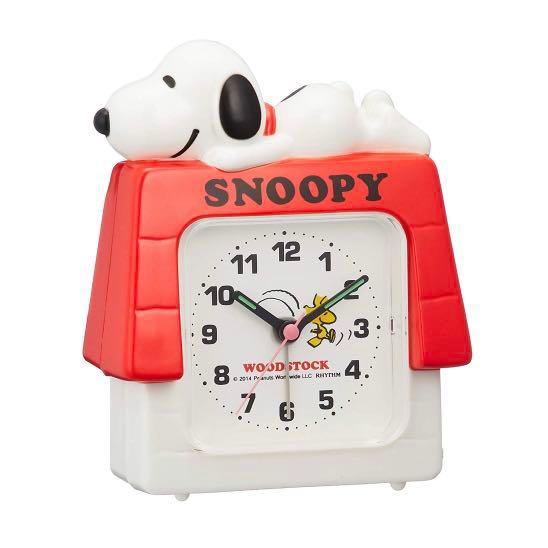 (日本代購) Peanuts Snoopy Clock 史露比座枱鬧鐘, 傢俬＆家居, 家居裝飾, 時鐘 - Carousell