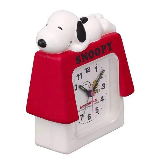 (日本代購) Peanuts Snoopy Clock 史露比座枱鬧鐘, 傢俬＆家居, 家居裝飾, 時鐘 - Carousell