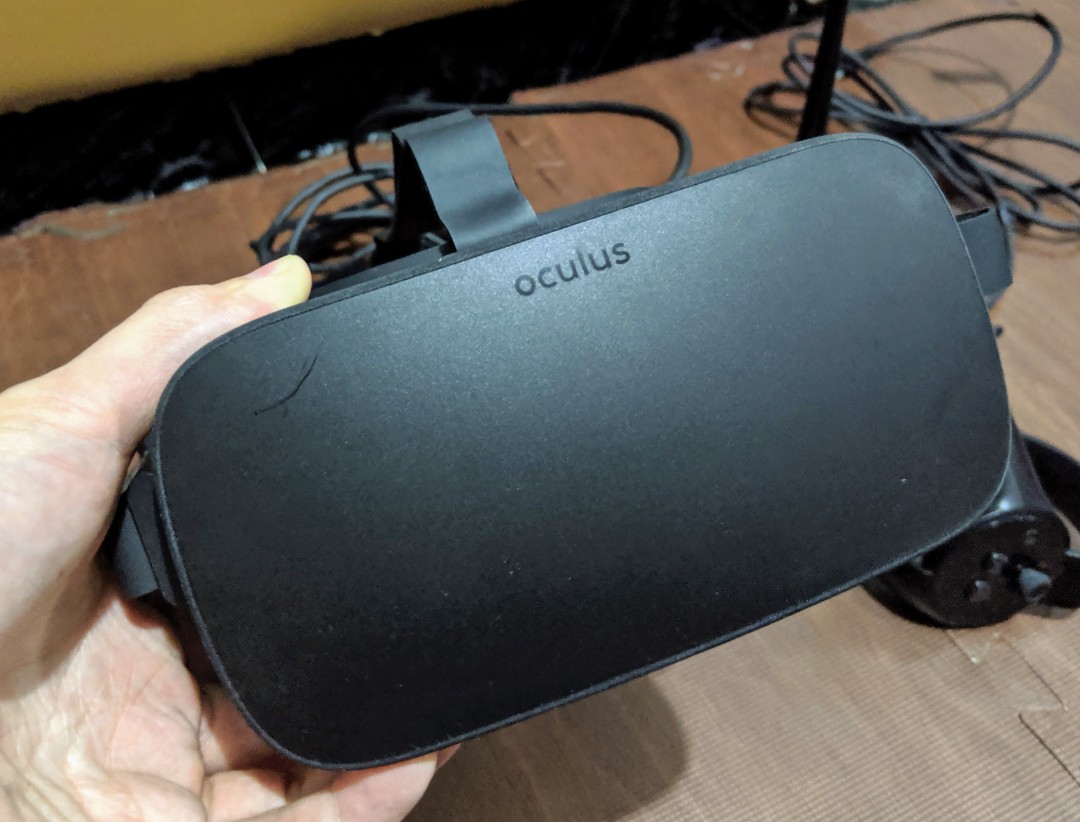 Oculus Rift with 2 sensors and touch controllers, Video Gaming, Gaming ...