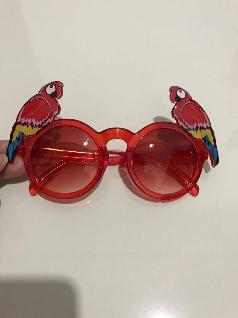 Parrot Beach Sunglasses, Fesyen Wanita, Aksesoris di Carousell