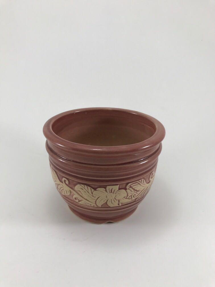 Pot bunga merah, Perkebunan di Carousell