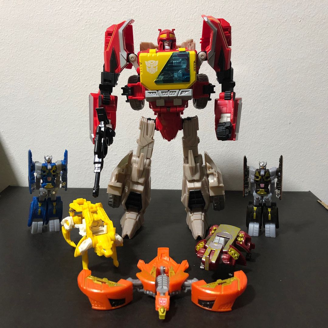 Transformers Generations Fall of Cybertron Voyager Class Blaster with 5 ...