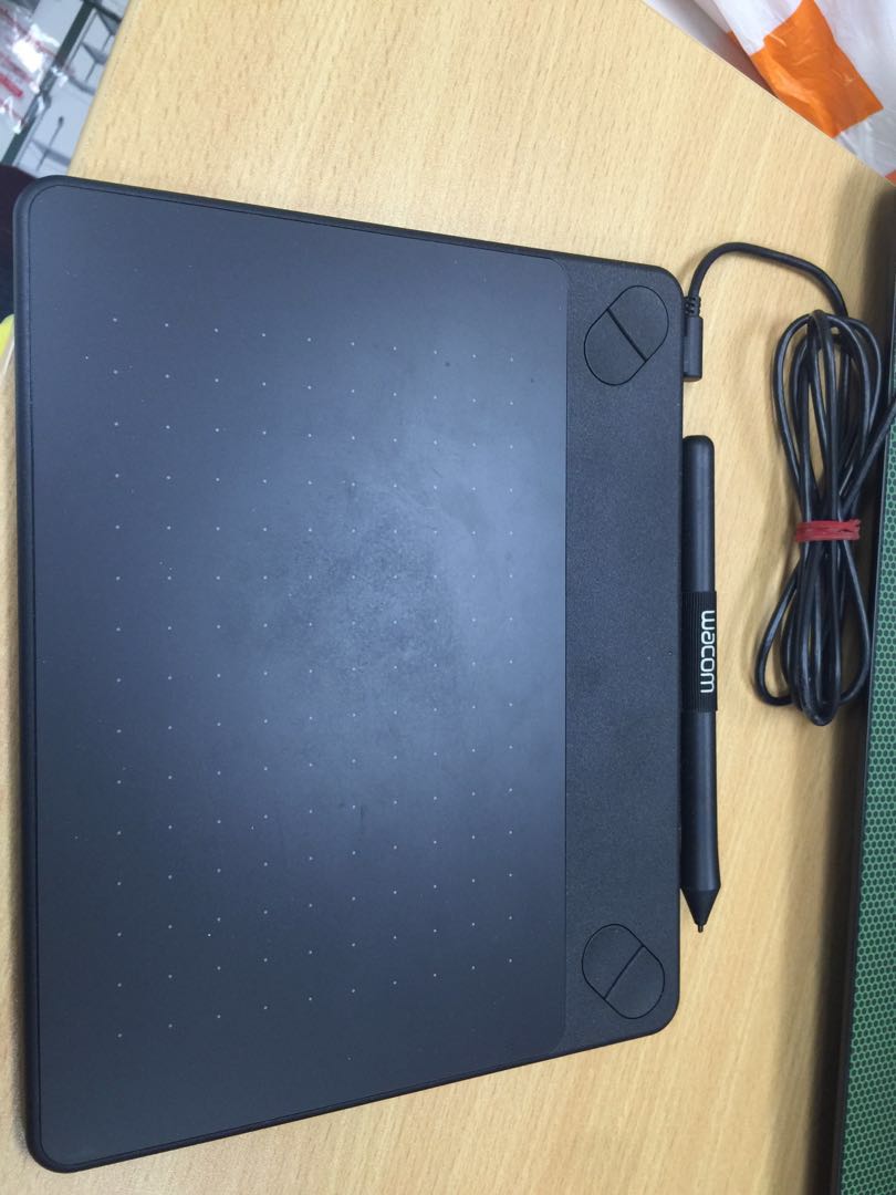 Wacom comic Intuos Tablet, Mobile Phones & Gadgets, E-Readers on Carousell