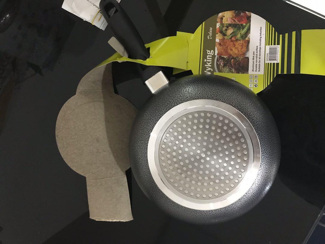 Wyking Aluminium Wok Pan, Furniture & Home Living, Kitchenware ...