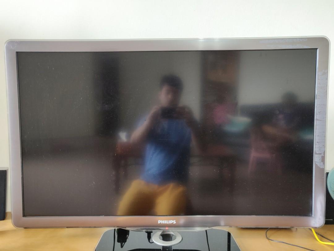 Philips 42 inch TV with Ambilight, Home Appliances, TVs & Entertainment ...