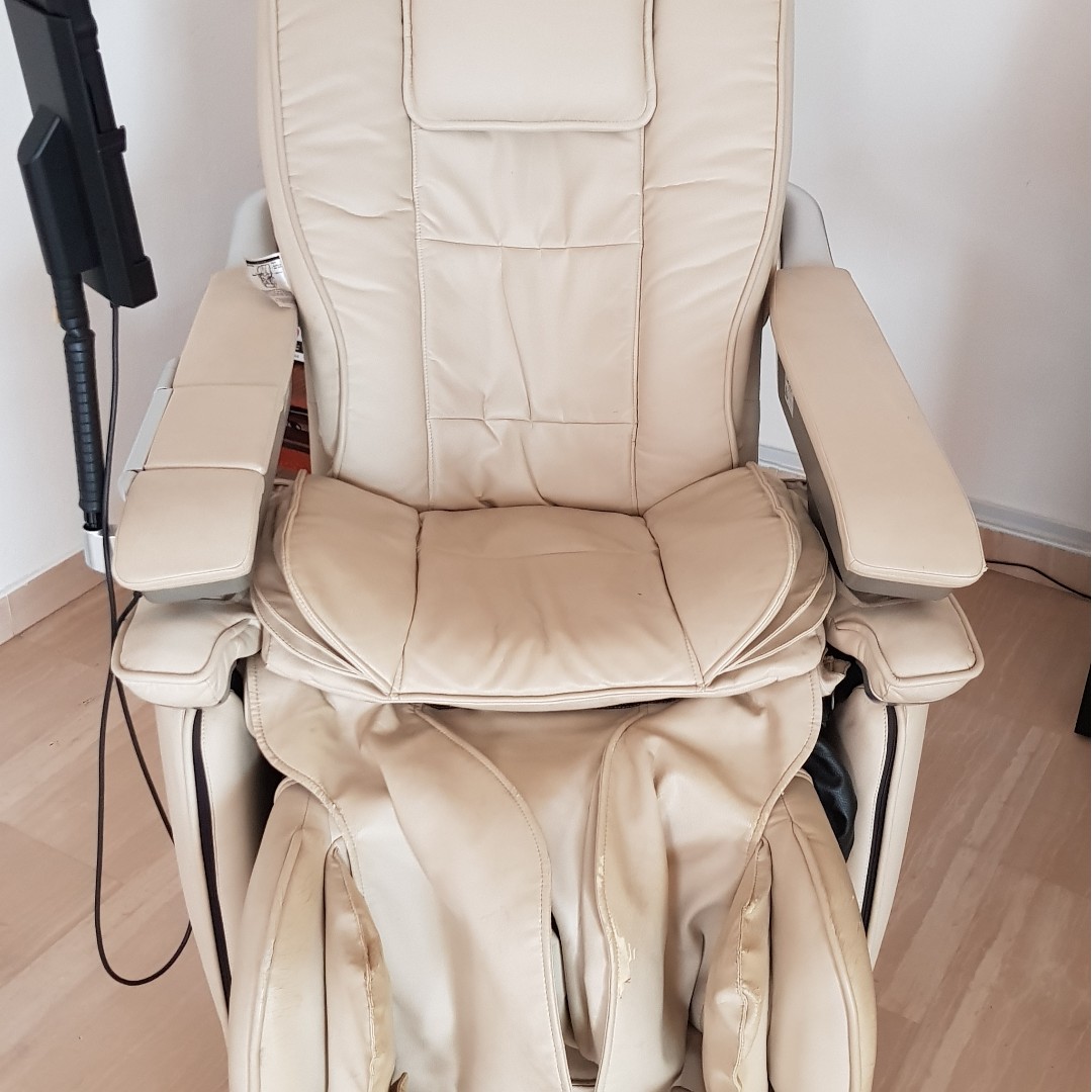 Osim Massage Chair, Furniture & Home Living, Furniture, Chairs on Carousell