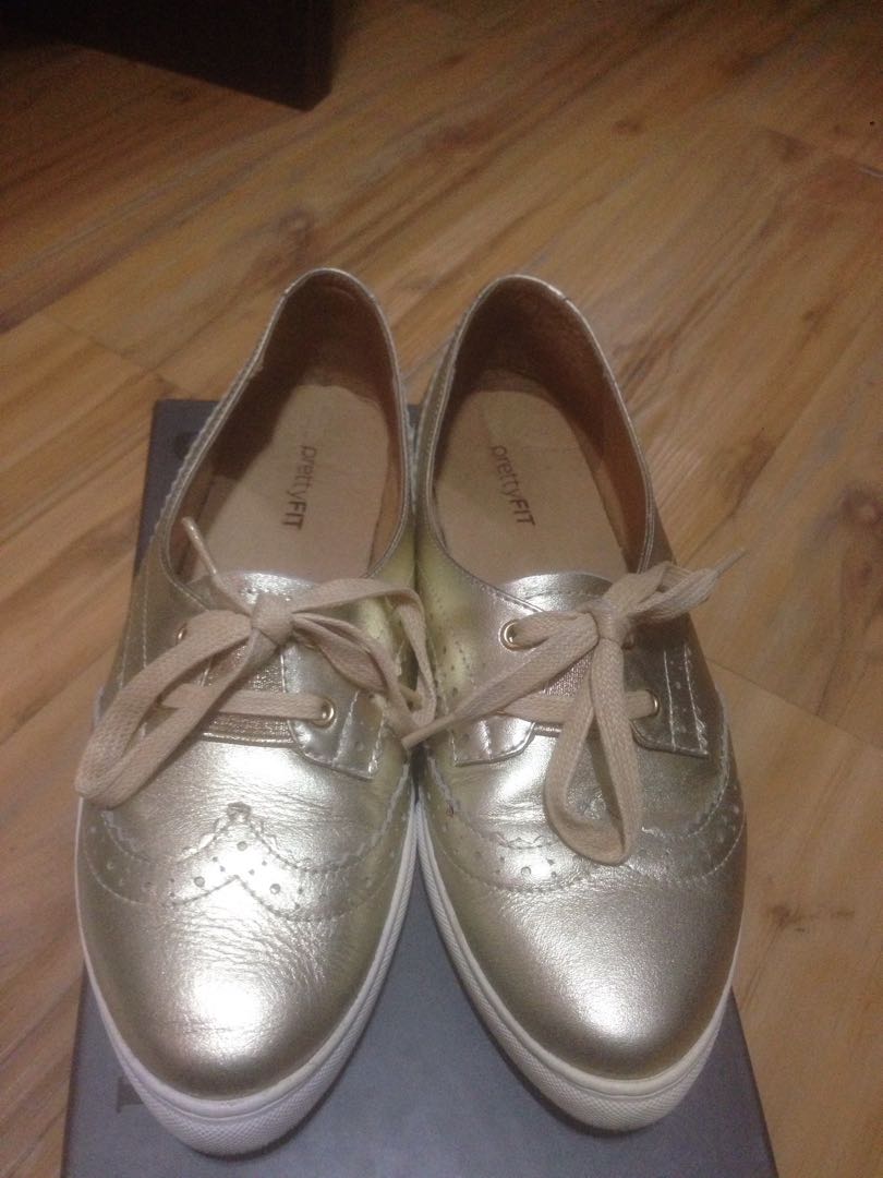 Pretty fit gold, Fesyen Wanita, Sepatu di Carousell