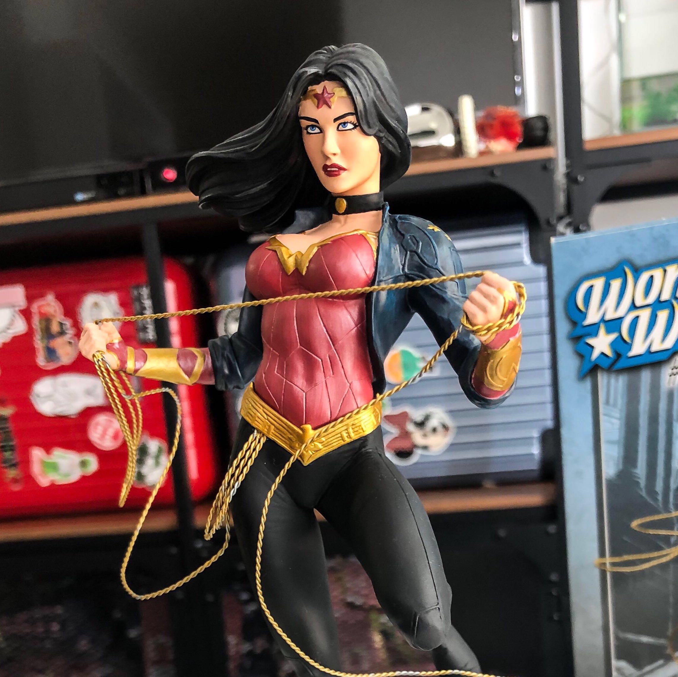 Wonder Woman #600 Limited Edition 10in Statue DC Direct, Hobbies & Toys, Toys & Games on Carousell