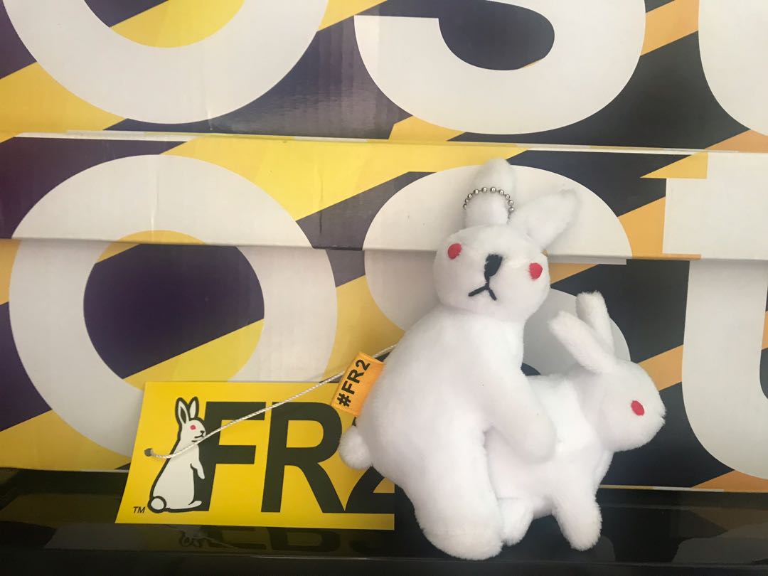 日版 Fxxking Rabbits FR2 公仔 色情兔, 興趣及遊戲, 玩具 & 遊戲類 - Carousell