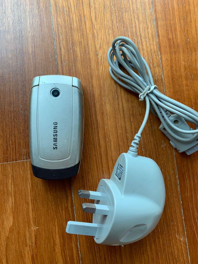 Vintage Samsung clamshell phone & charger, Mobile Phones & Gadgets ...