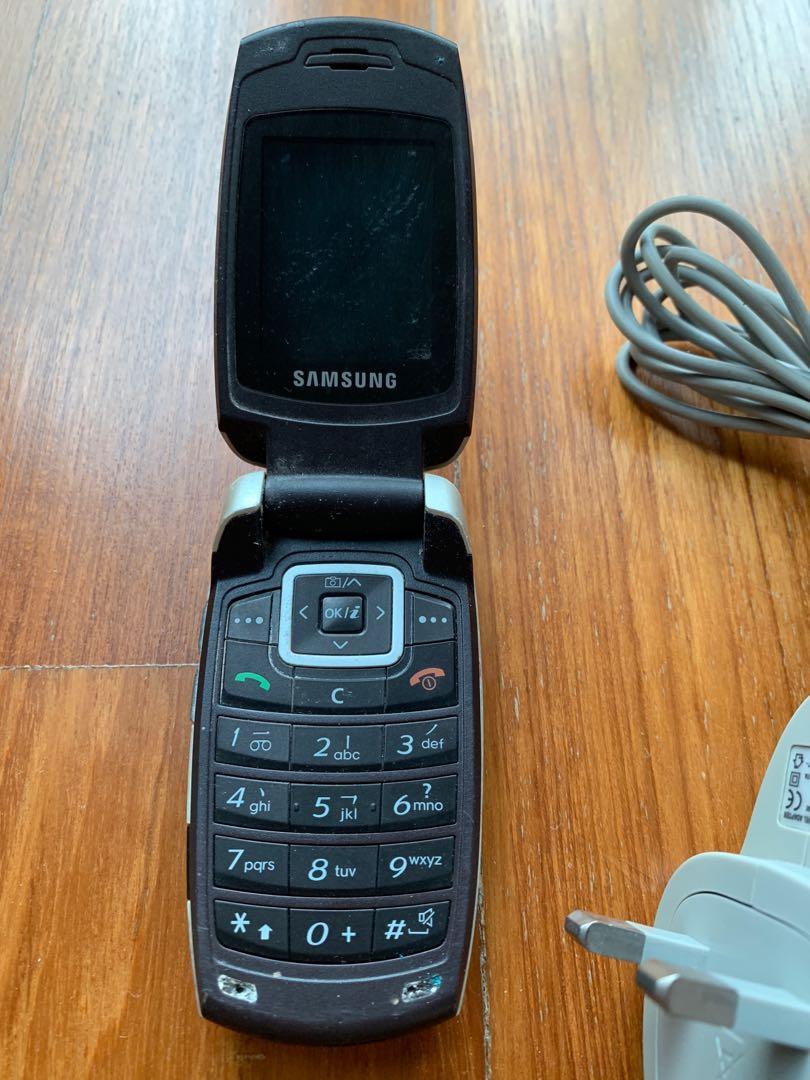 Vintage Samsung clamshell phone & charger, Mobile Phones & Gadgets ...