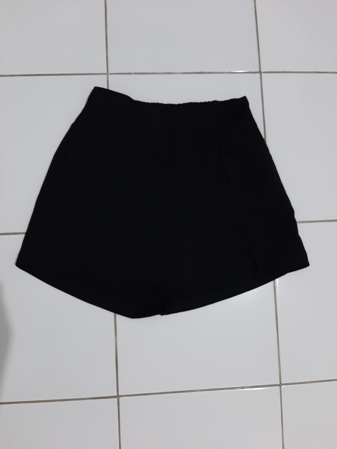 Black Skort, Fesyen Wanita, Pakaian Wanita, Bawahan di Carousell