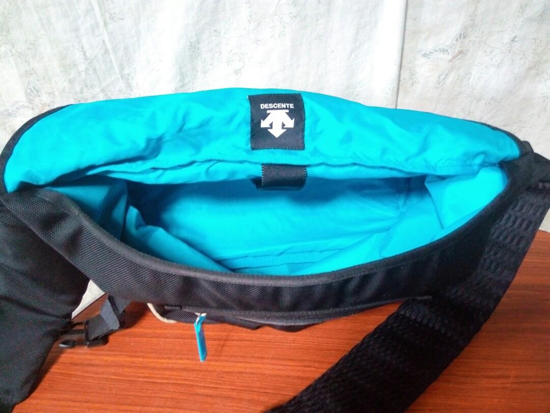 Descente Move Sports Messenger Bag, Men's Fashion, Bags, Sling Bags on ...