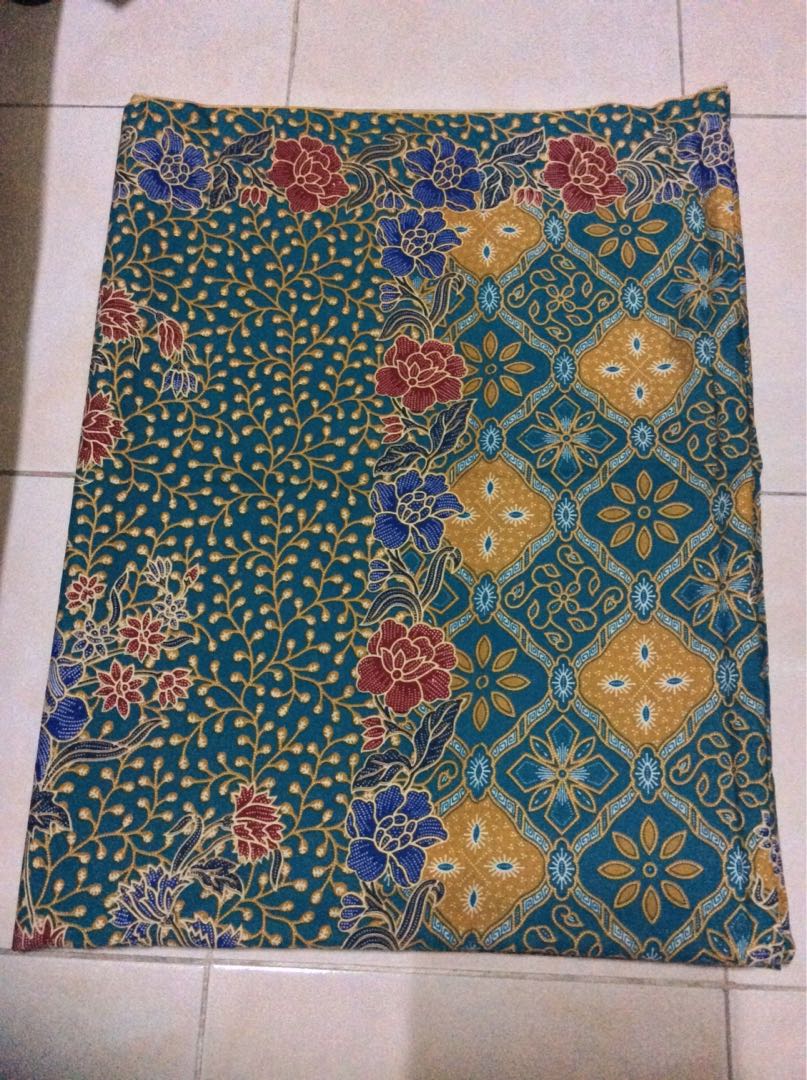 Kain Batik, Women's Fashion, Muslimah Fashion, Baju Kurung & sets on ...