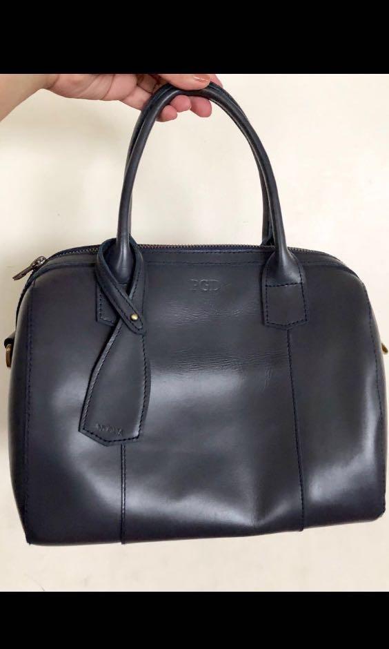 Niqua dottore bag, Women's Fashion, Bags & Wallets, Cross-body Bags on ...