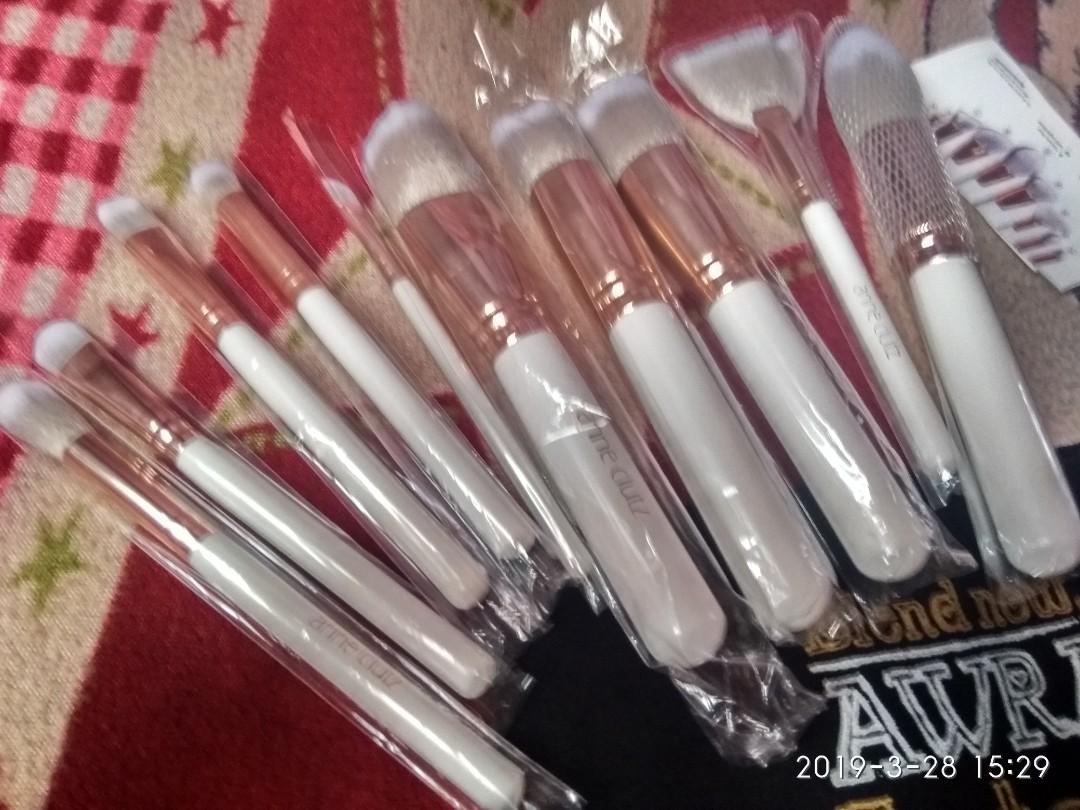 Anne Clutz Brushes, Beauty & Personal Care, Face, Makeup on Carousell