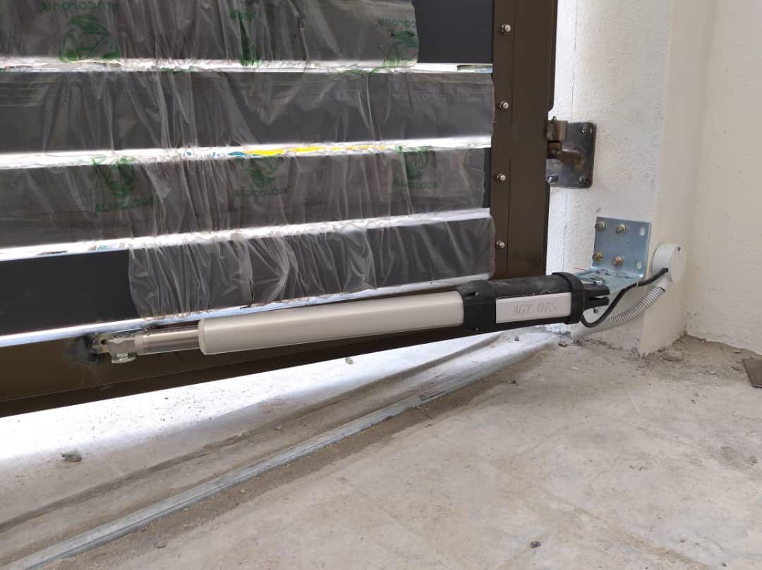 AGT07S Autogate Swing/ Folding Hot Deal!, Health & Nutrition, Assistive ...