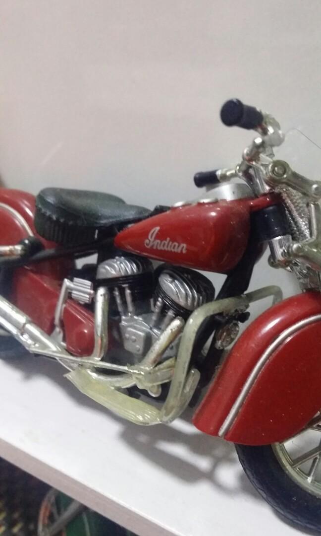 Vintage Indian Motorcycle toy display, Hobbies & Toys, Memorabilia ...