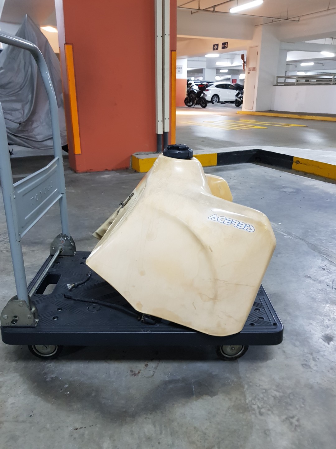 XR400 22L Tank with full tank of petrol, Motorcycles, Motorcycle ...