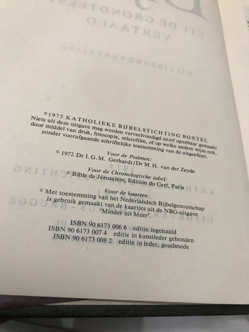 Buku alkitab katholic 1975 real vintage, Antik, Pajangan di Carousell