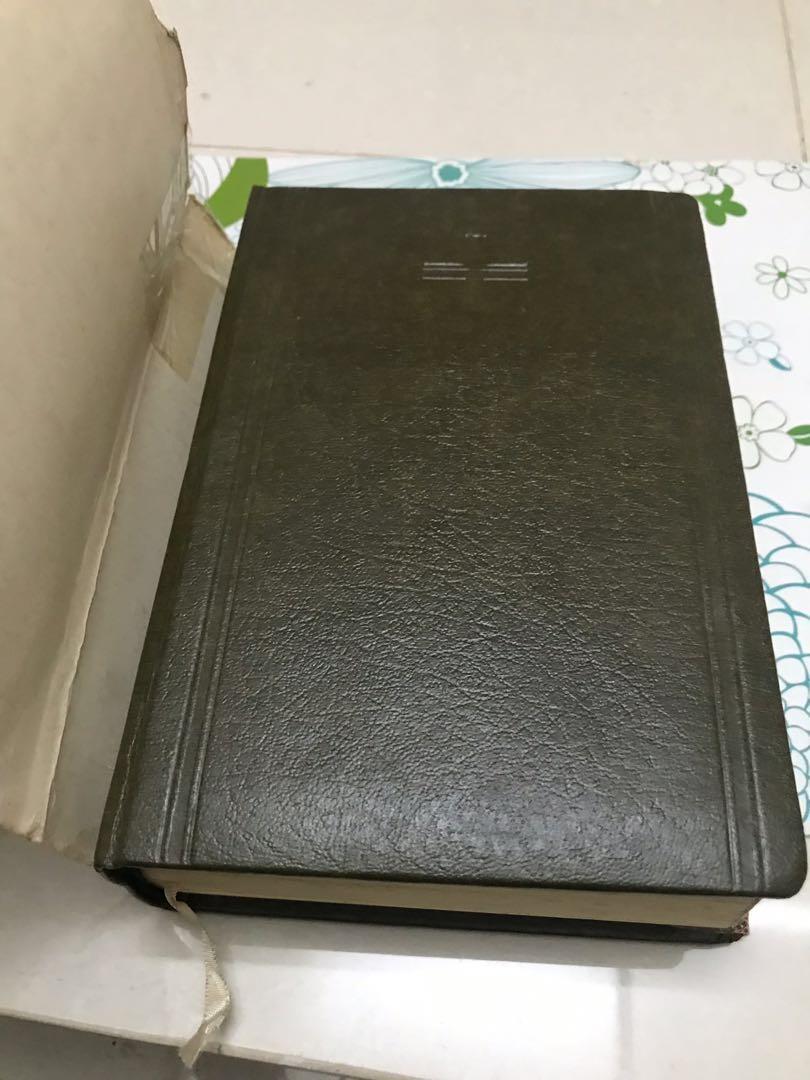 Buku alkitab katholic 1975 real vintage, Antik, Pajangan di Carousell