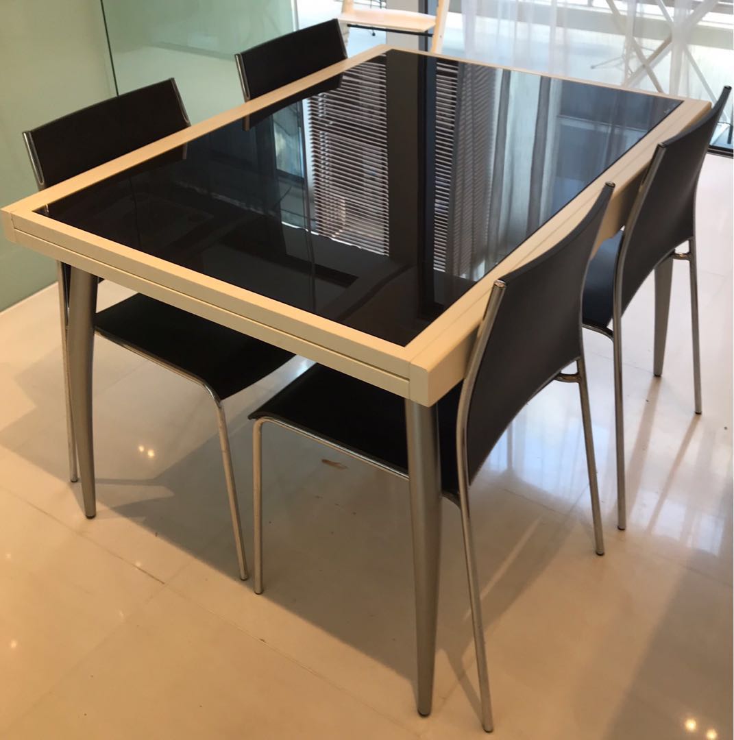 Calligaris Extendable Dining table with 4 dining chairs, Furniture ...