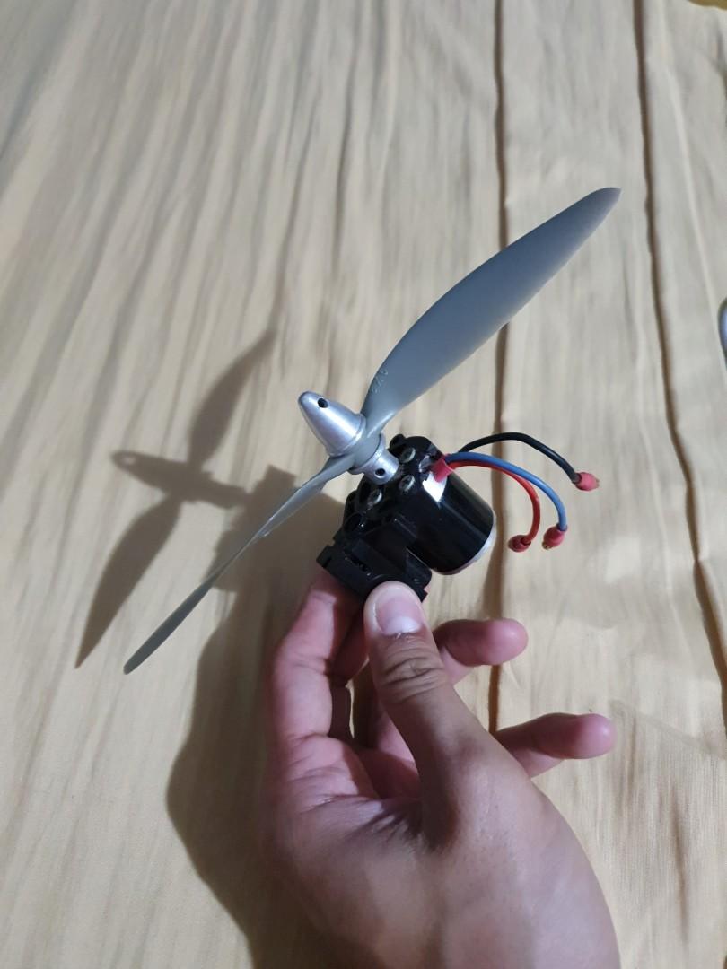 RC plane motor with prop, Design & Craft, Others on Carousell