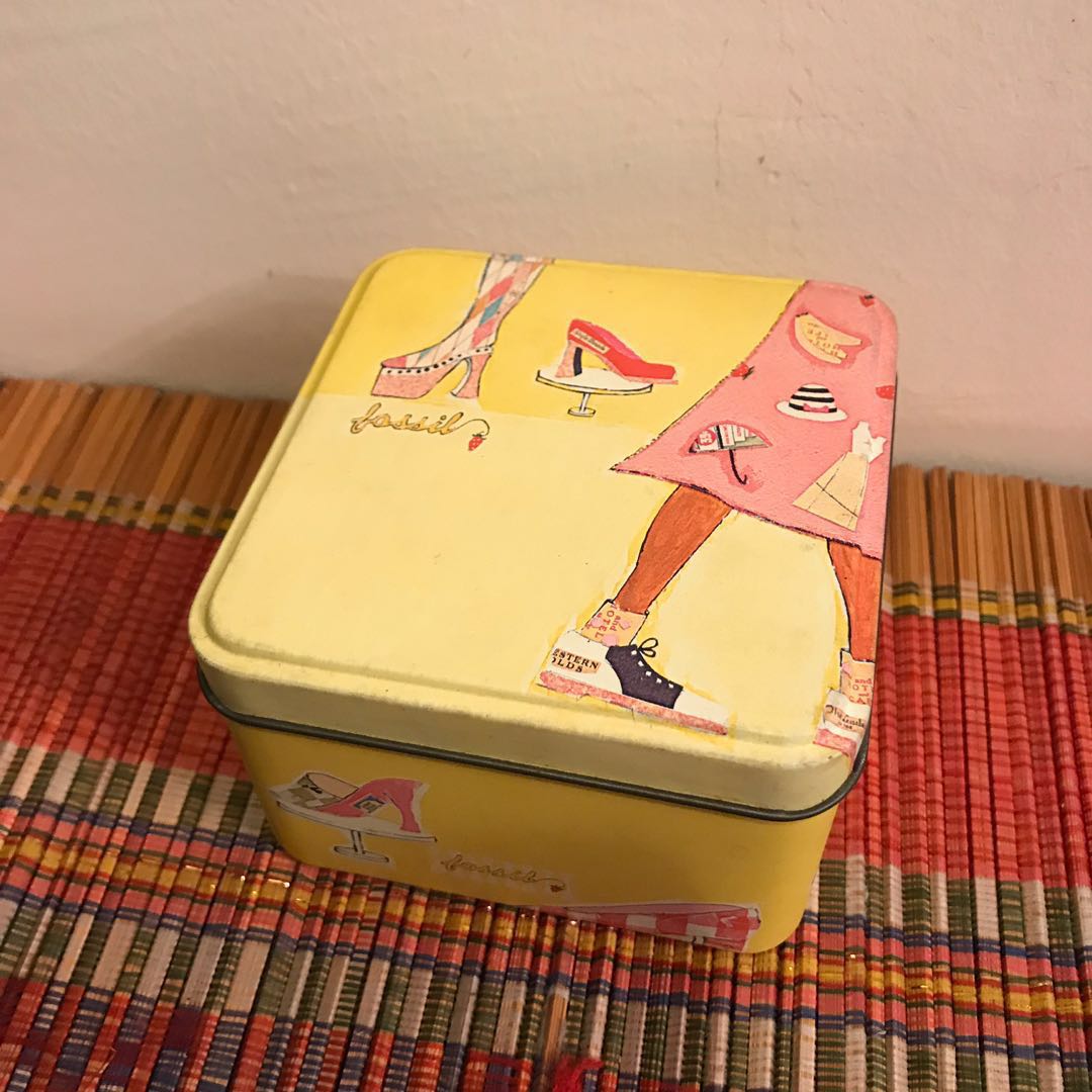 Fossil tin box ( empty) for watch, Hobbies & Toys, Collectibles ...