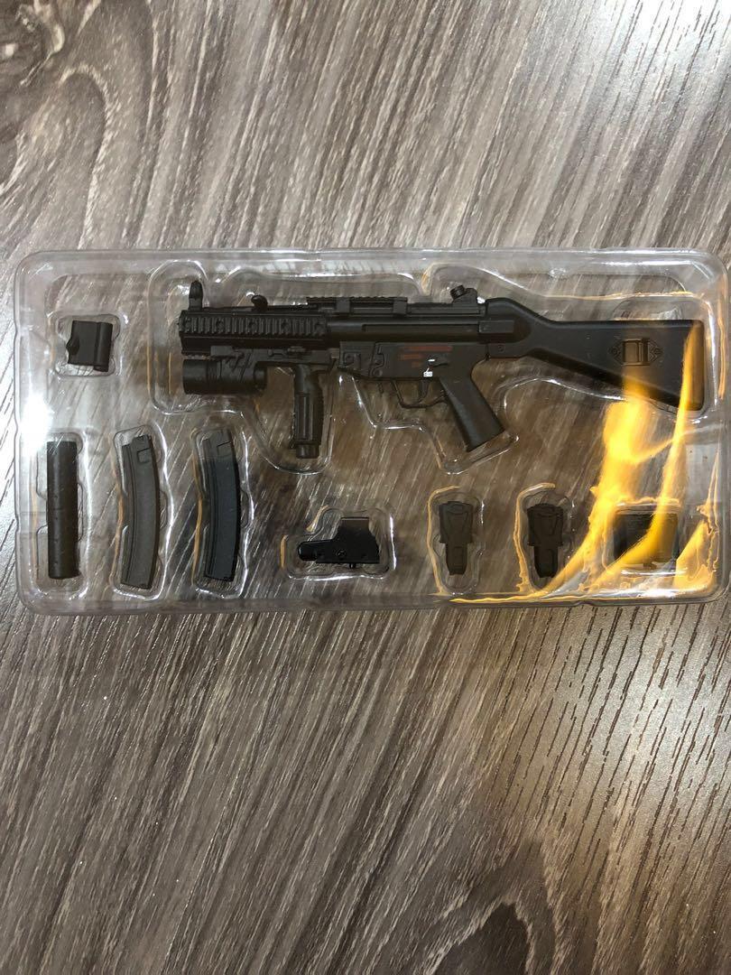 1/6th scale kitbash agent with mp5 gun, Hobbies & Toys, Toys & Games on ...