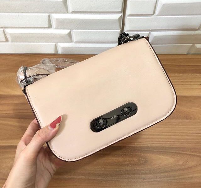 Coach Swagger Bag, Olshop Fashion, Olshop Wanita di Carousell