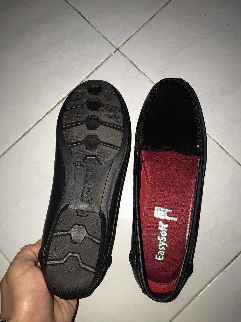 EasySoft black shoes, Women's Fashion, Footwear, Flipflops and Slides ...