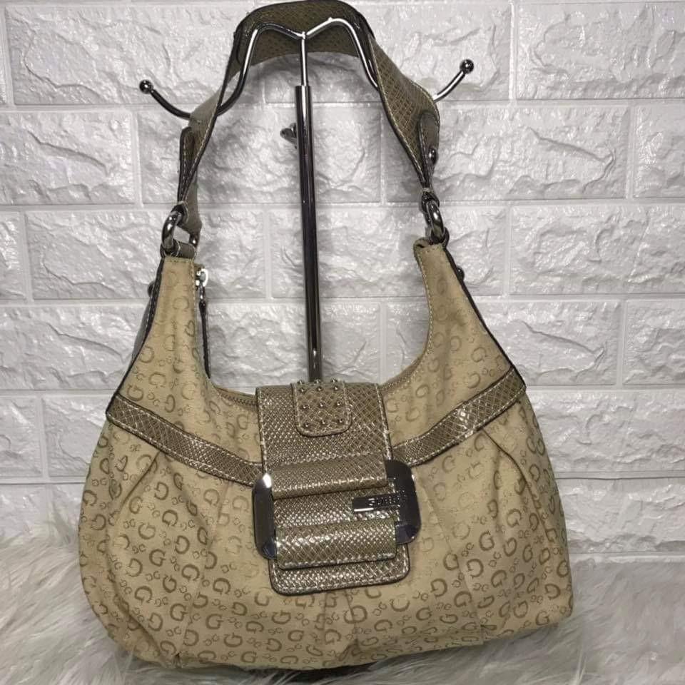 Guess, Women's Fashion, Bags & Wallets, Purses & Pouches on Carousell