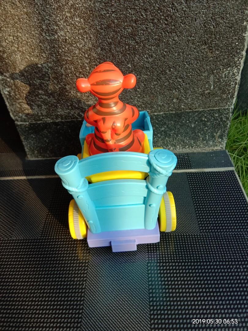 TOMY - Push and play tiger/winnie the pooh buddy buggy, Bayi & Anak ...
