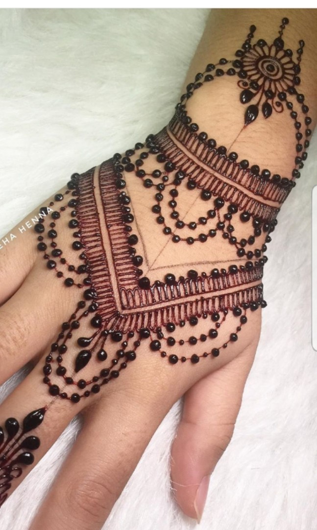 henna design, Everything Else on Carousell