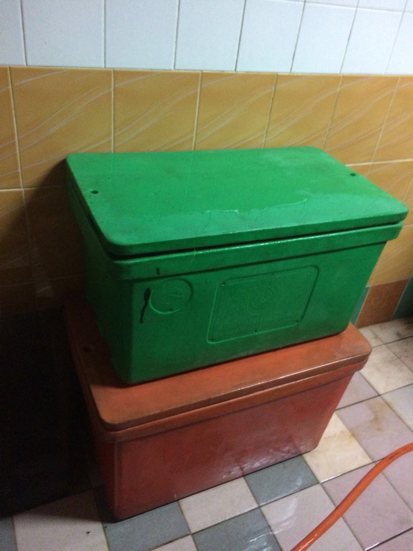 Ice Box / tong ais, Furniture & Home Living, Home Improvement ...