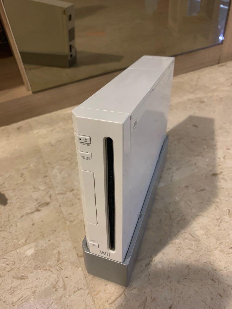 Wii Console c/w stand and controllers , Video Gaming, Gaming Accessories, Controllers on Carousell