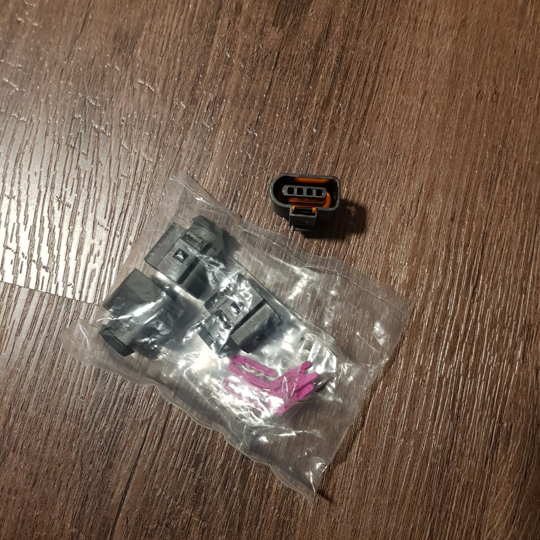 VW/Audi 4 Pin 1J0973704, Car Accessories, Accessories on Carousell