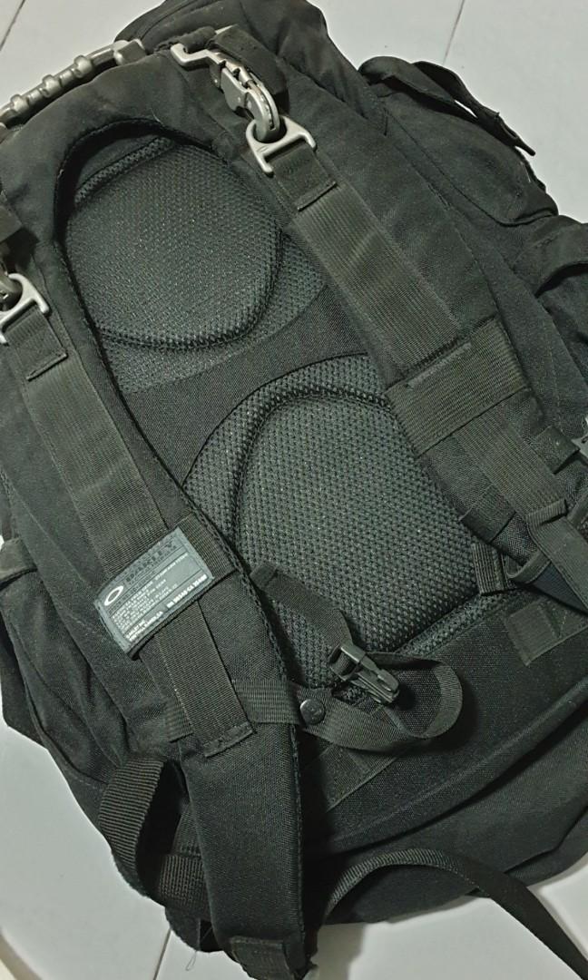 Oakley AP Backpack 3.0, Men's Fashion, Bags, Backpacks on Carousell