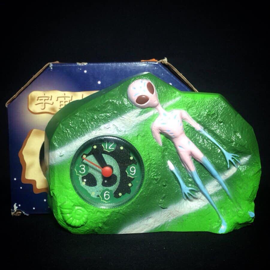 Plastic Alien clock (new, working), Hobbies & Toys, Toys & Games on ...