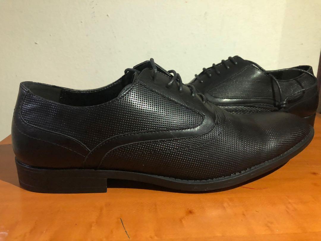 Men formal shoe- Leather with emboss detail, Men's Fashion, Footwear ...