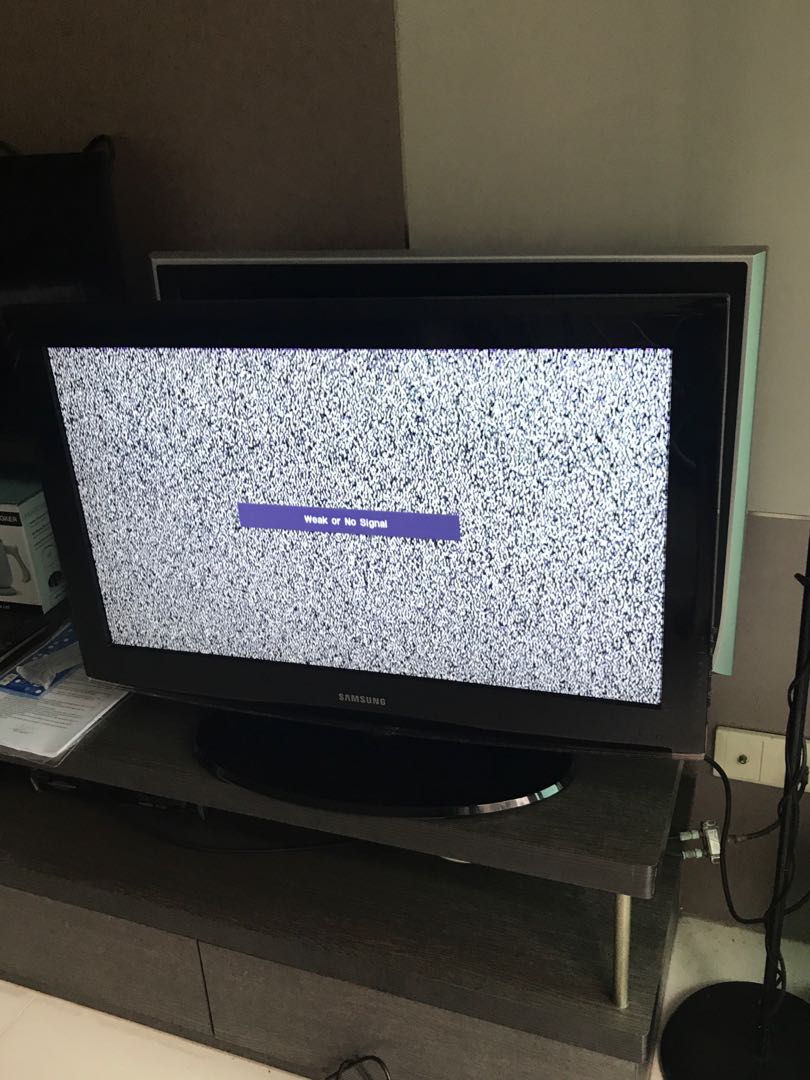 Samsung 32 inch LCD TV LA32B450C4M, TV & Home Appliances, TV ...
