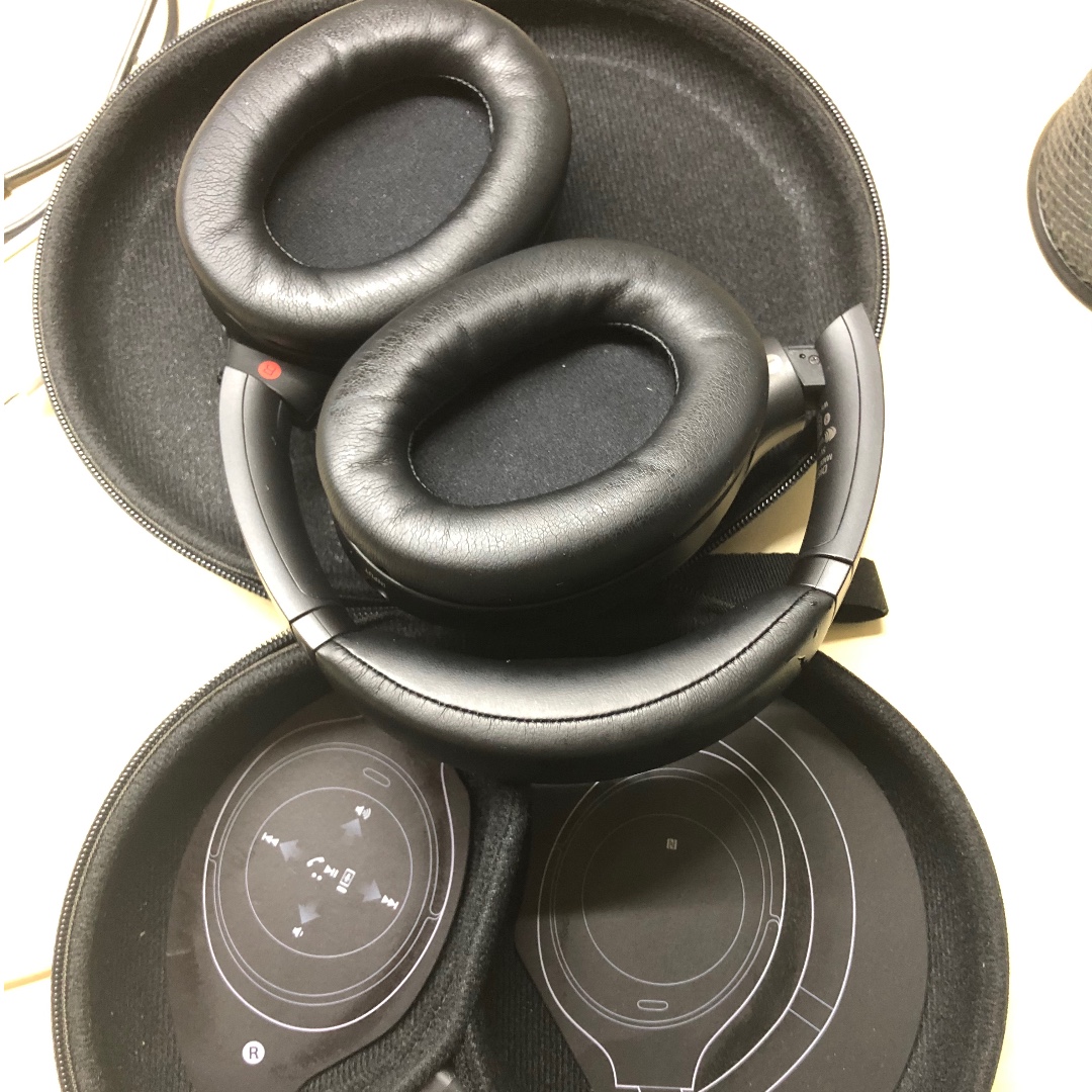 Sony WH-1000 Xm3 Noise Cancellation In very good condition with receipt ...