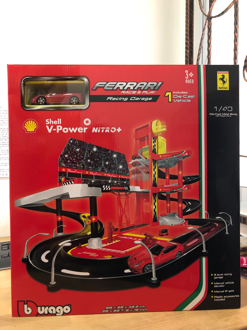burago FERRARI Racing Garage includes 1 Die-Cast Vehicle, Hobbies ...
