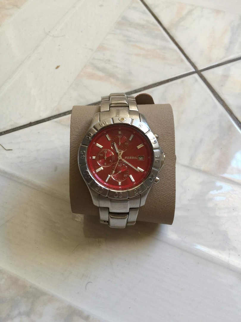 FOSSIL RED, Men's Fashion, Watches & Accessories, Watches on Carousell