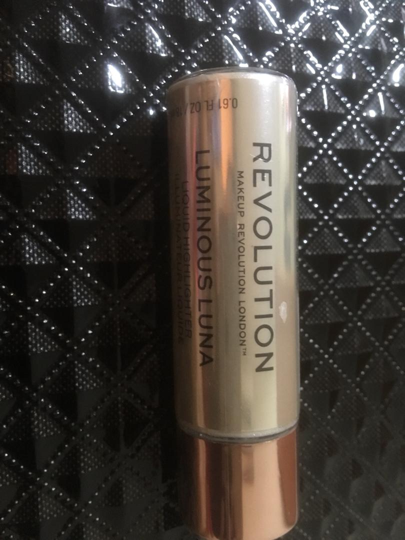 Foundation Luminous luna, Beauty & Personal Care, Face, Makeup on Carousell