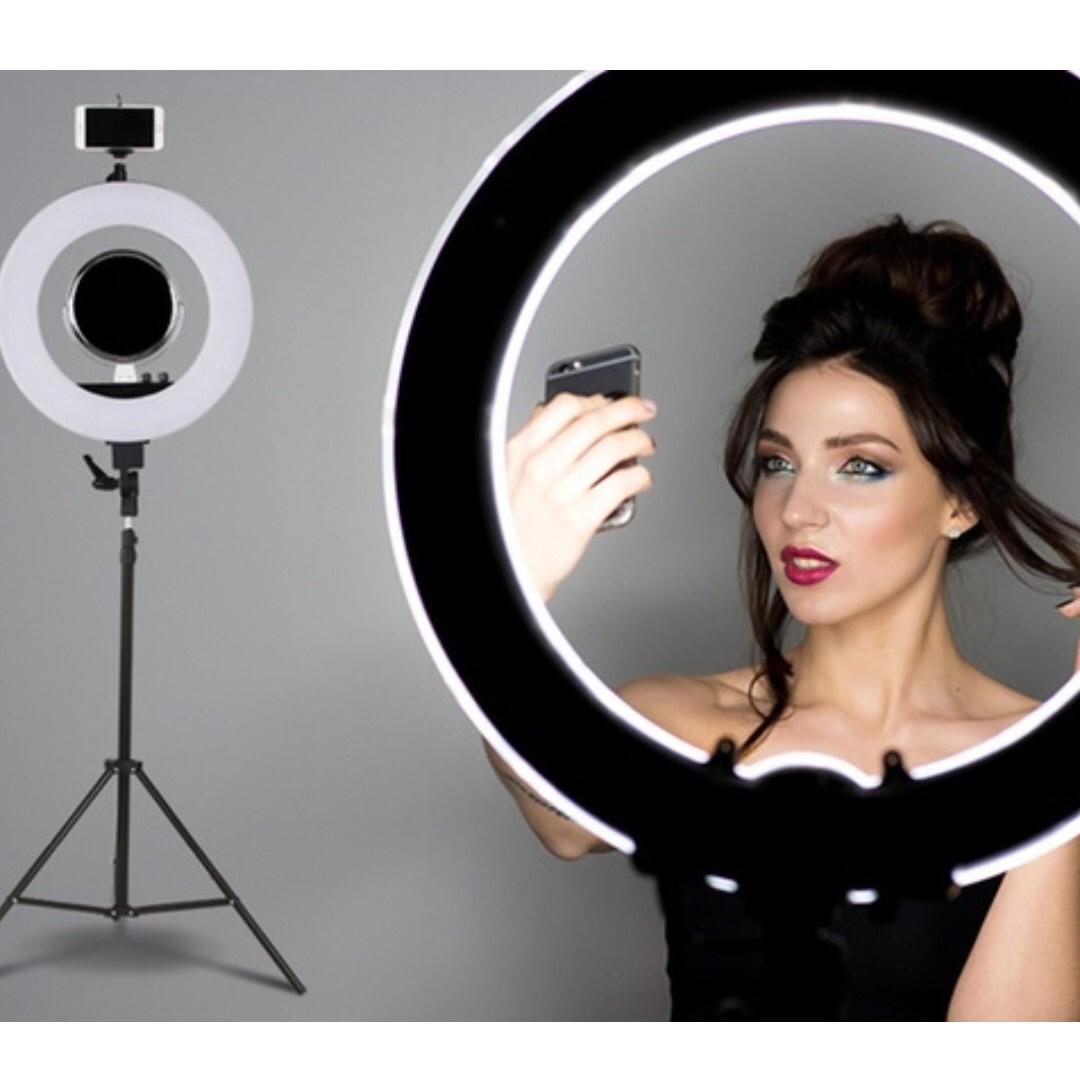 Original LitePanel D-Ring LED Light - Model facial expression and eyes ...