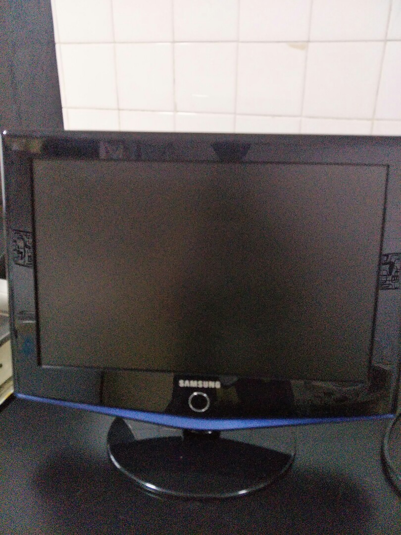 Samsung 19" Tv, TV & Home Appliances, TV & Entertainment, TV on Carousell